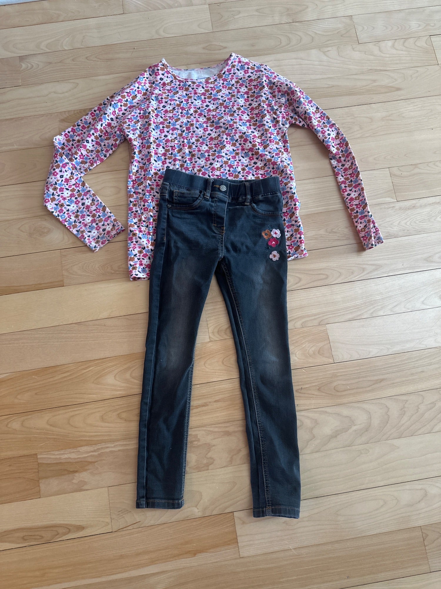 Ensemble Jeans Chandail Fleurs 8 Ans – Souris Mini Seconde Main