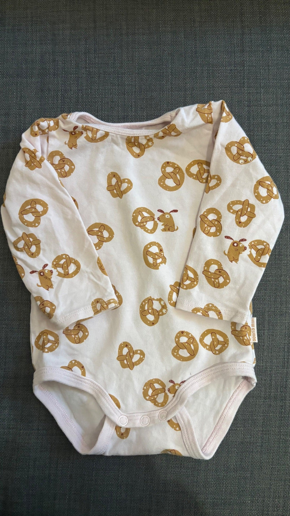 Cache-couche rose manche longue motifs Bretzels collection St Valentin ...