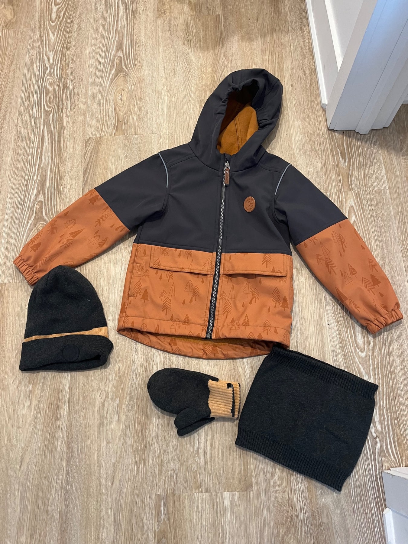 Manteau mi-saison 6 ans (fait Petit) – Souris Mini Seconde Main